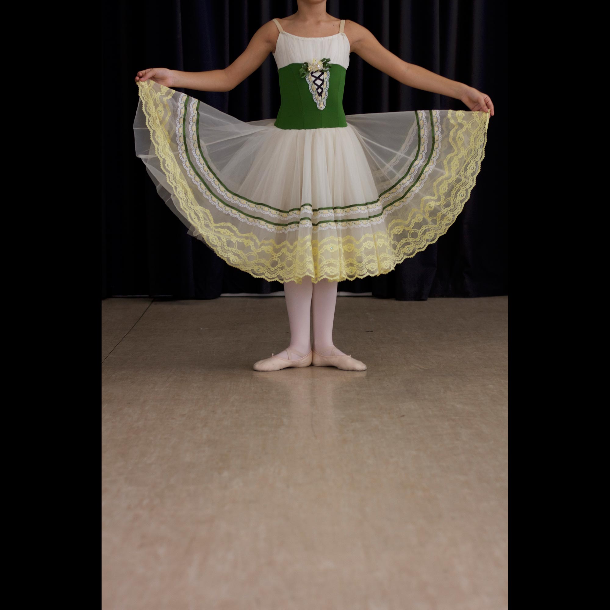 Tutú Romántico Verde con Crema - Steps Supplies